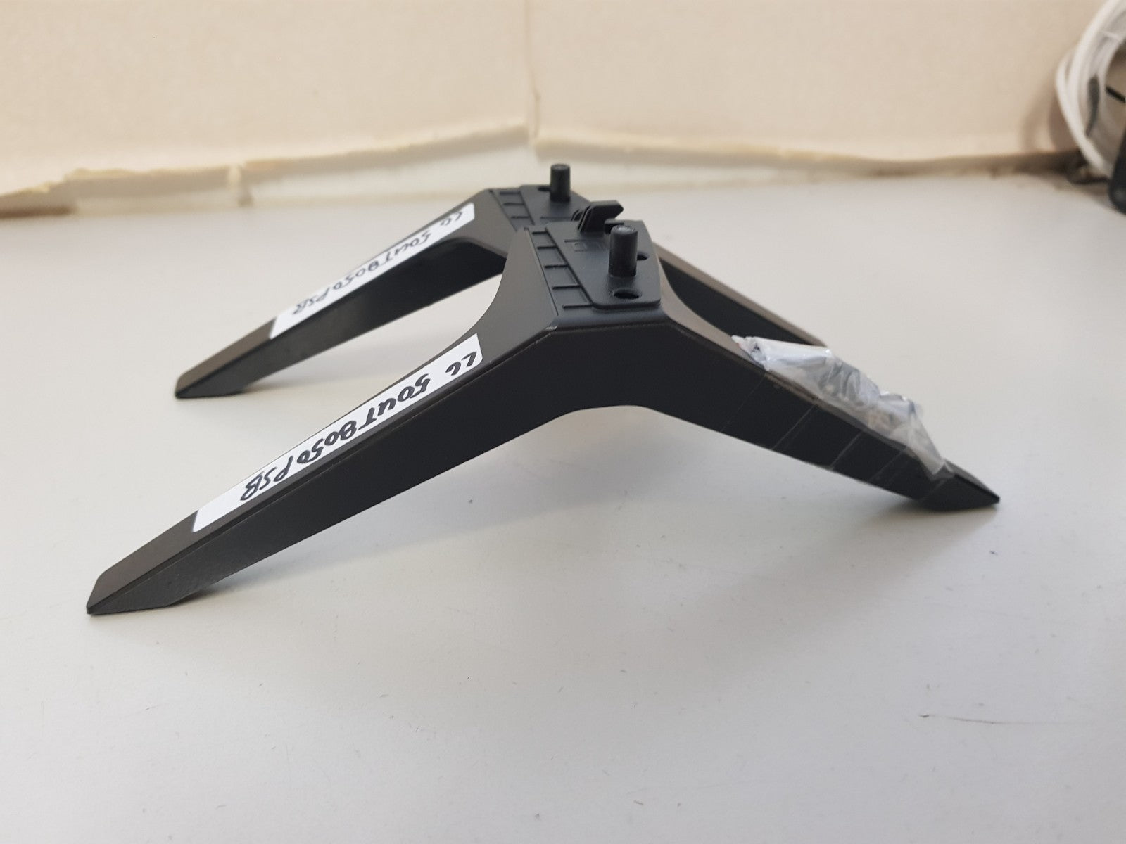 LG 50UT8050PSB L&R FEET & SCREWS – TV Parts OZ
