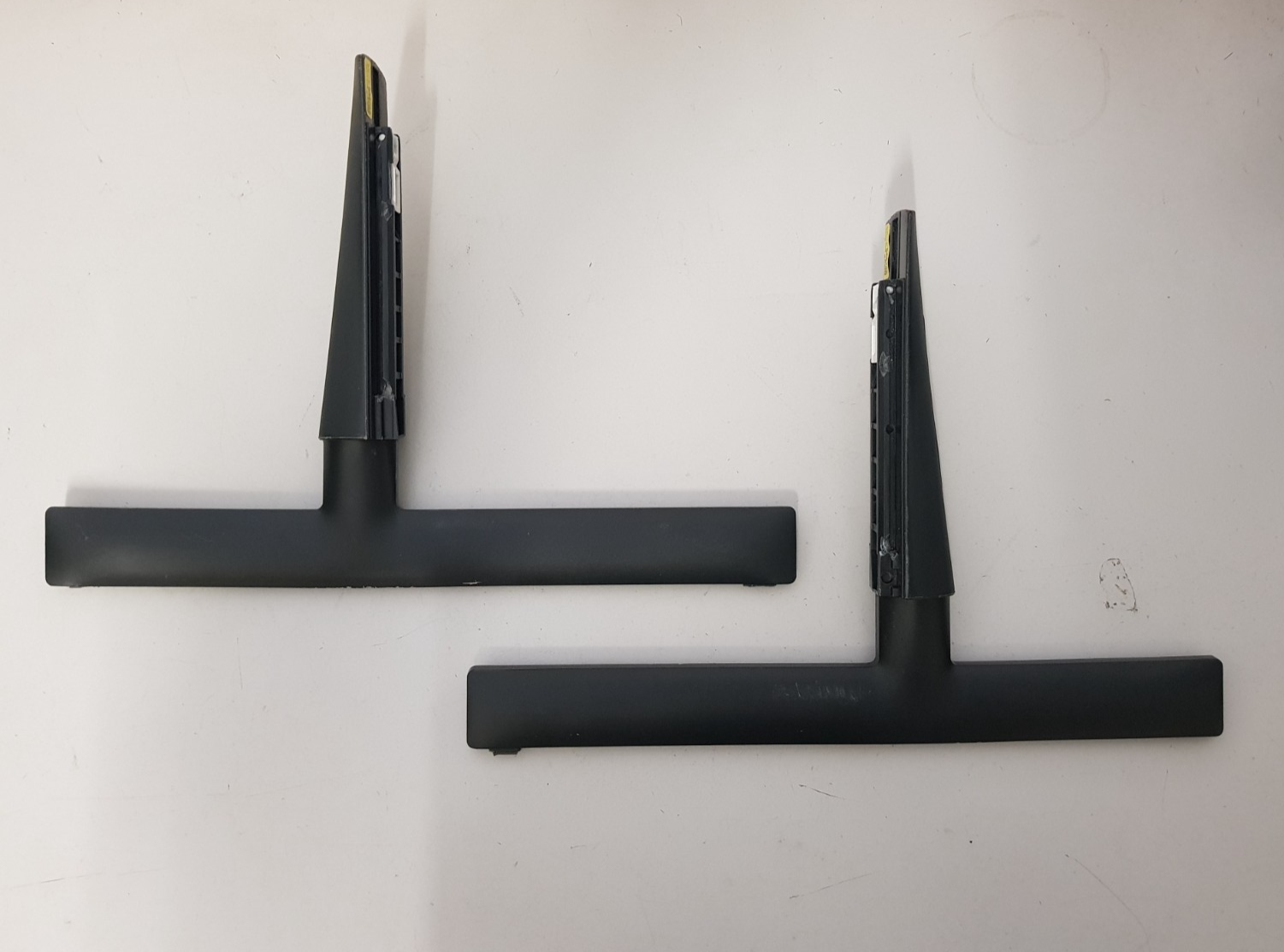SAMSUNG UA75AU8000 L&R FEET – TV Parts OZ